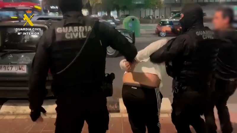 La Guardia Civil desarticula una organización criminal dedicada a estafar telemáticamente a ...