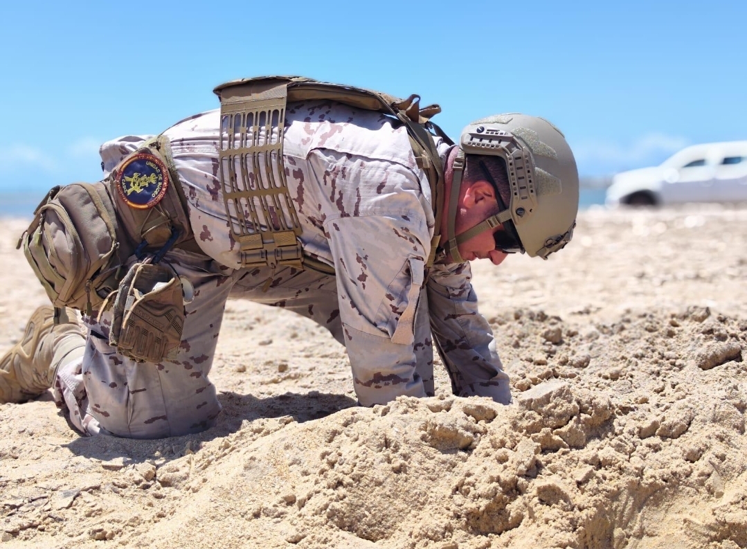 La Armada desactiva un proyectil con alto explosivo encontrado en una ...